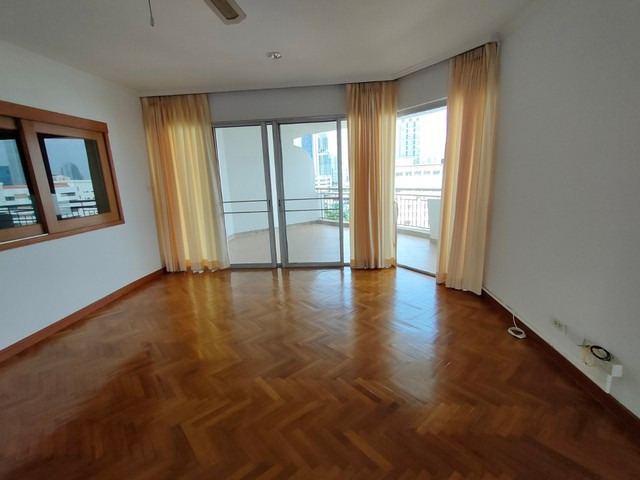 Spacious unit with 3 beds!!! at Baan Suan Plu, Sathorn-Yen Akat